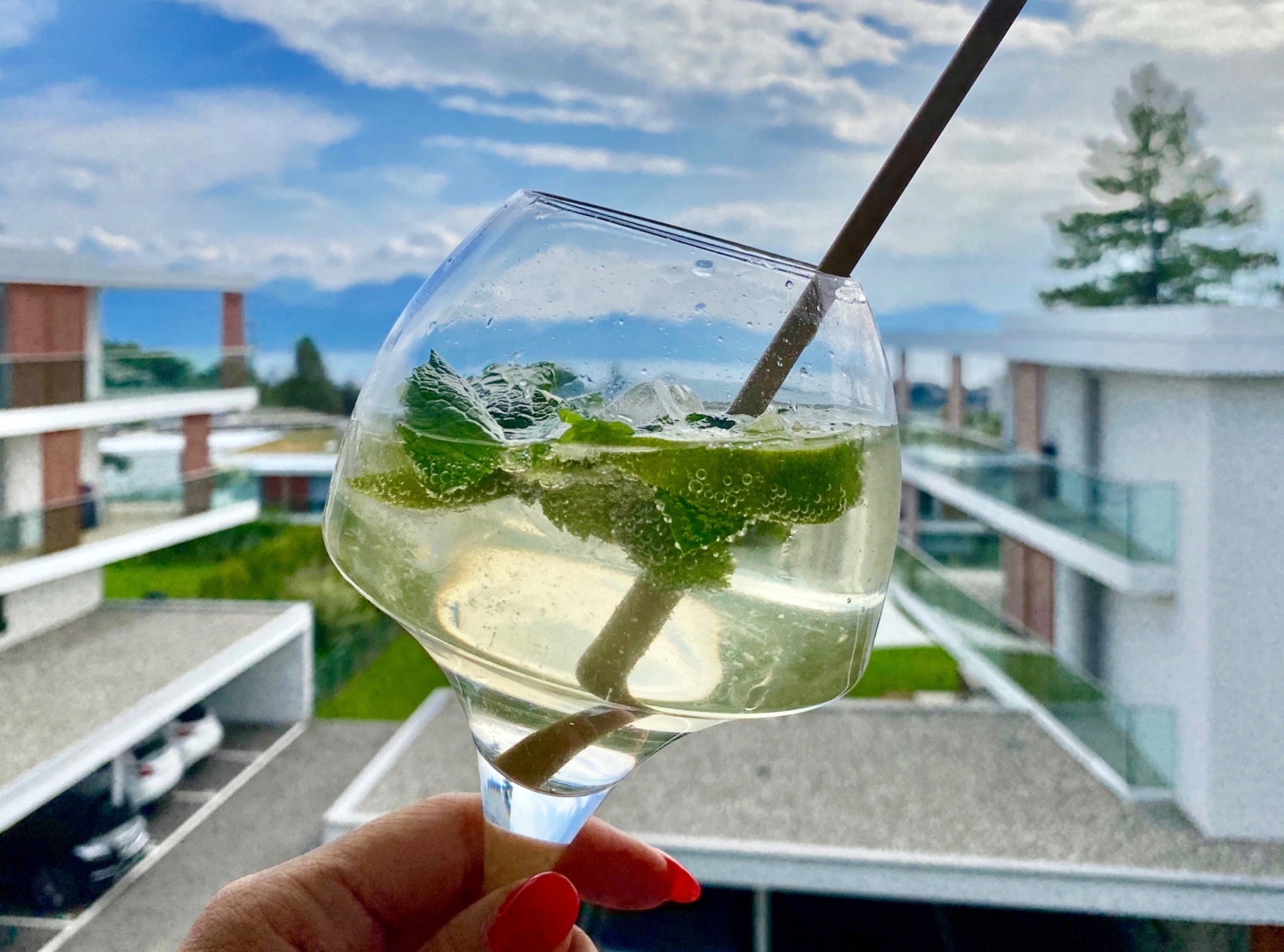 Le Hugo, un cocktail simple et rafraichissant en moins de 5 minutes - TAB